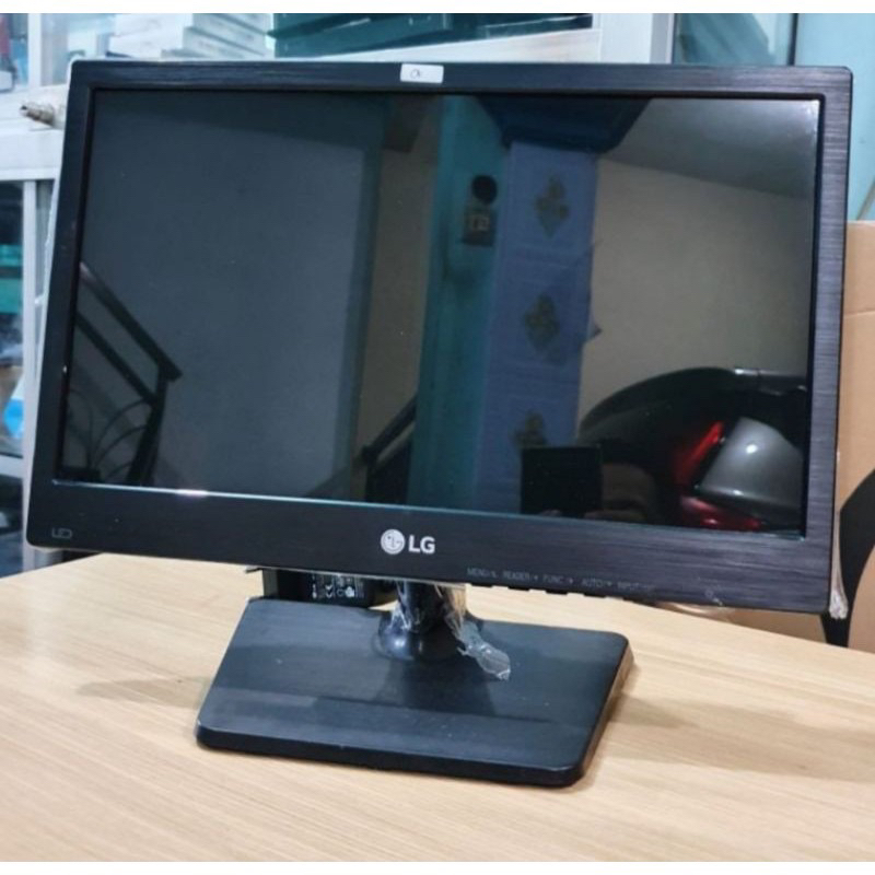 Jual MONITOR LED LG 16 inch WIDESCREEN LIKE NEW | Shopee Indonesia