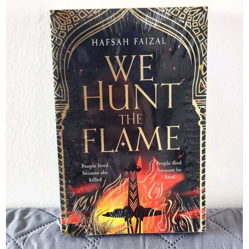 Jual Buku Novel Import We Hunt The Flame by Hafsah Faizal | Shopee ...