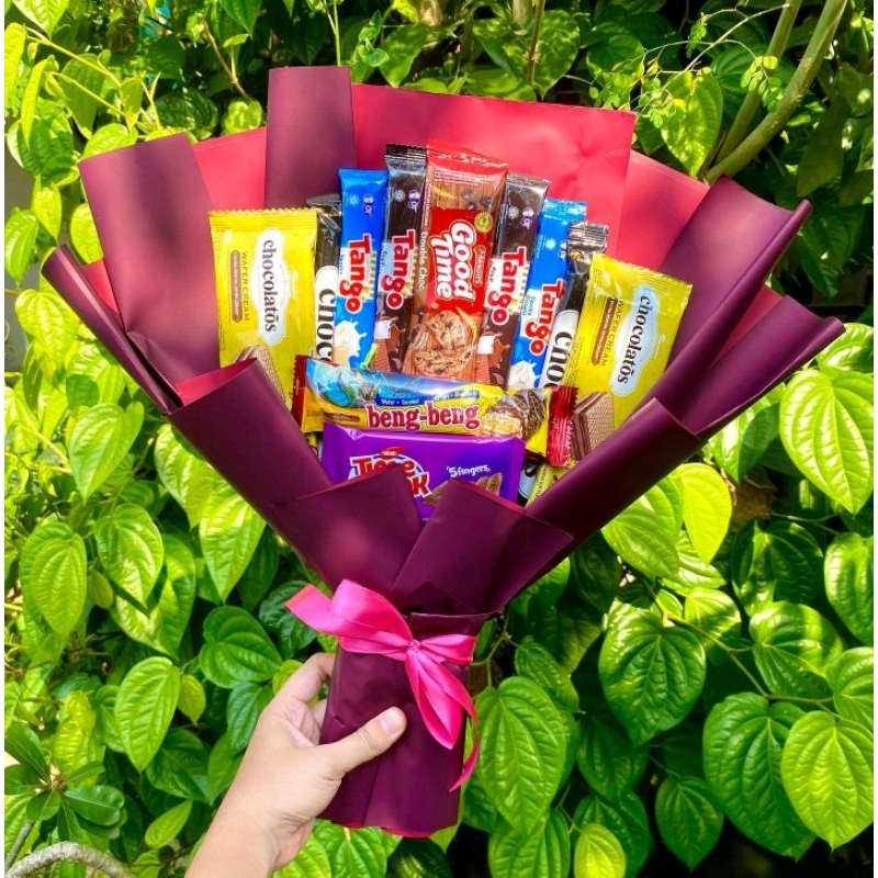 Jual BUKET SNACK PREMIUM MAROON BENG-BENG ELEGAN HITAM CREAM KERTAS ...