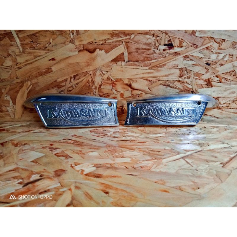 Jual Emblim tangki model Triumph,emblim tangki custom,emblim tangki ...