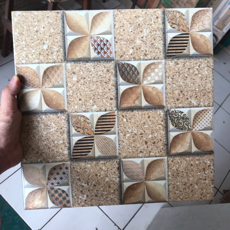 Jual keramik lantai 30x30 motif batik (kasar)/ keramik teras/ keramik ...