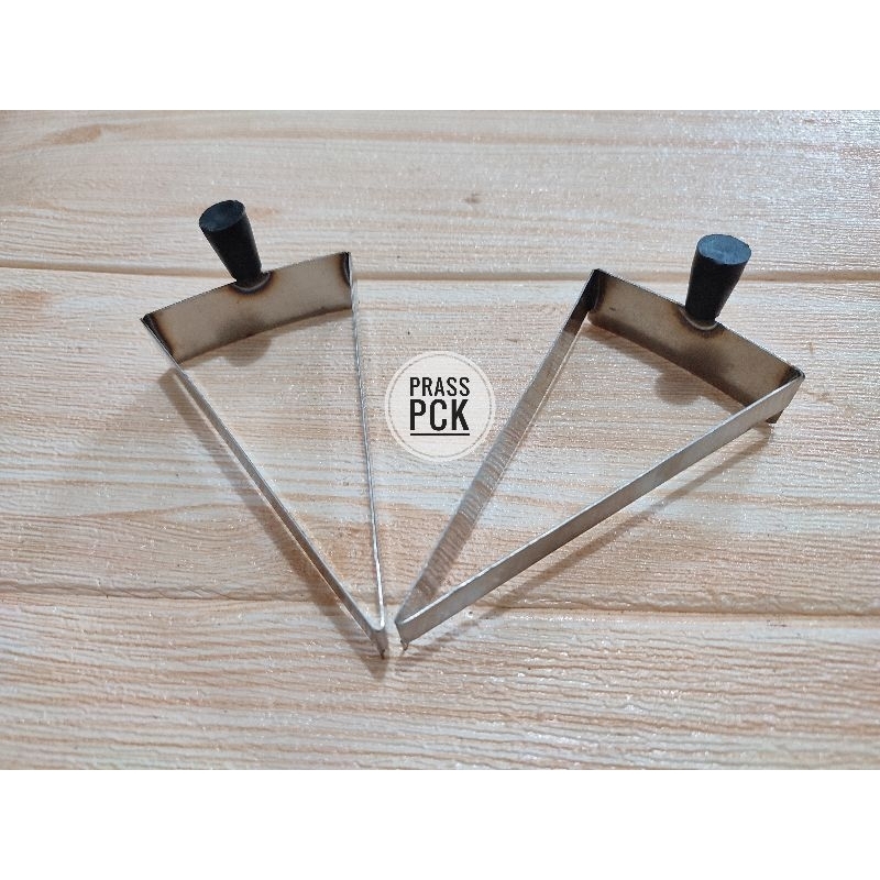 Jual SEGITIGA PERATA CREPES UKURAN 25CM / PERATA ADONAN KREPES / ALAT ...