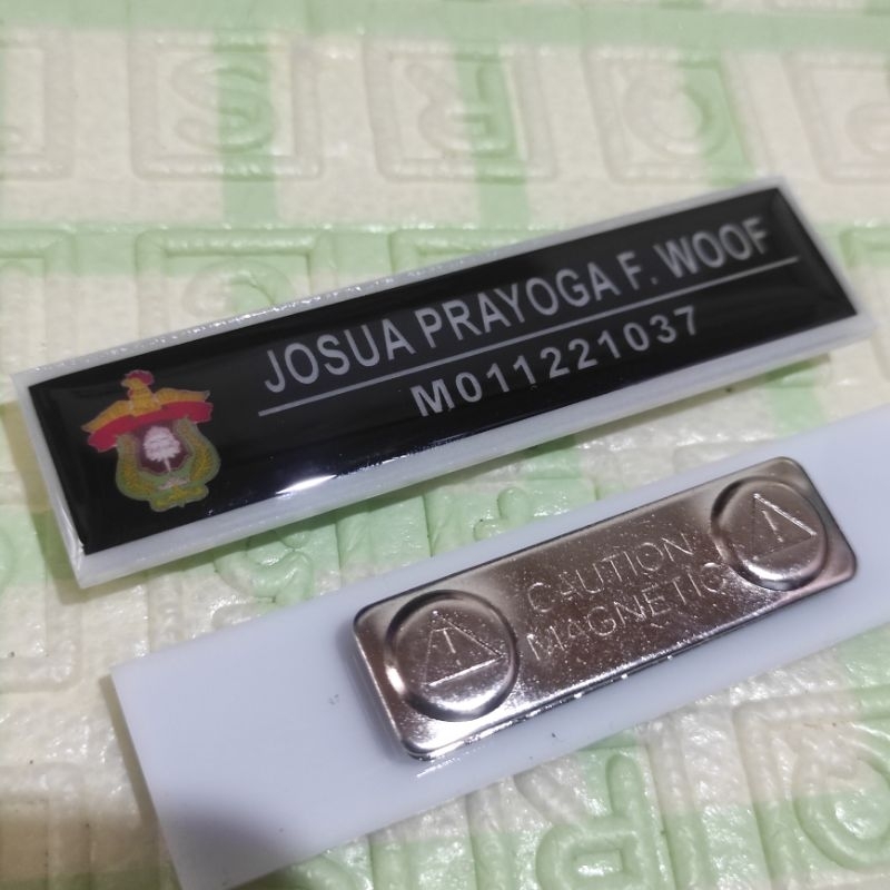 Jual Nametag / papan nama dada Akrilik cembung custom logo | Shopee ...