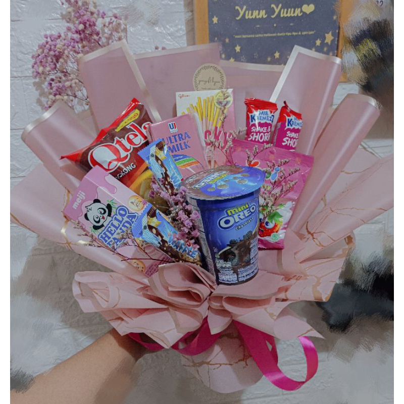 Jual bouquet snack bucket wisuda ulang tahun | Shopee Indonesia