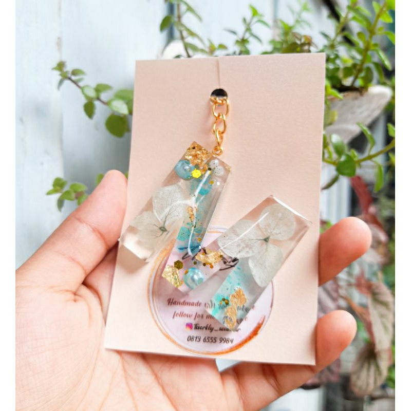 Jual gantungan kunci alphabet resin epoxy unik Custome.souvenir hadiah ...