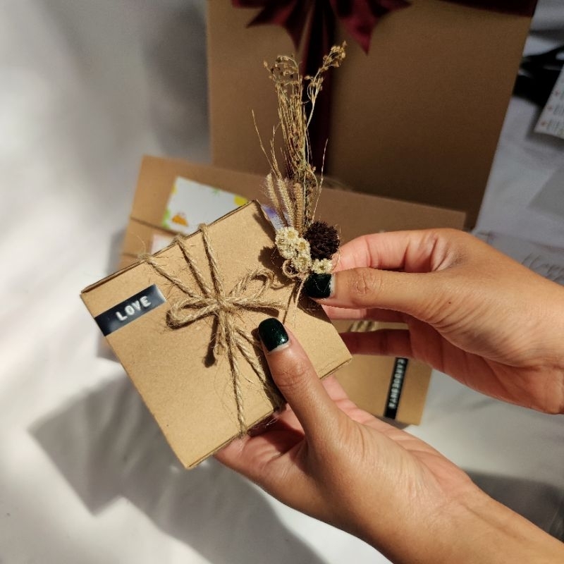 Jual Label Emboss Custom TERMURAH | Timbul nama karakter kardus packing ...