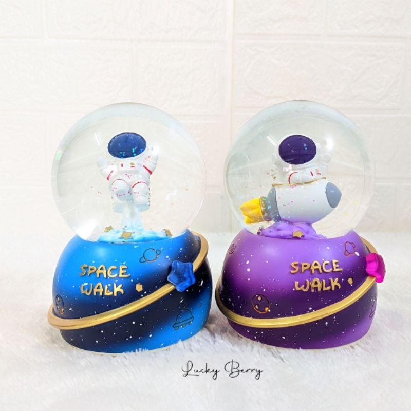 Jual Snowball /Pajangan Bola Kaca Musik Box Astronot Space Walk XL (100 ...