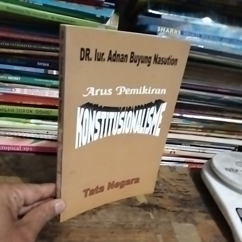 Jual ARUS PEMIKIRAN KONSTITUSIONALISME by Dr Ir Adnan Buyung Nasution | Shopee Indonesia