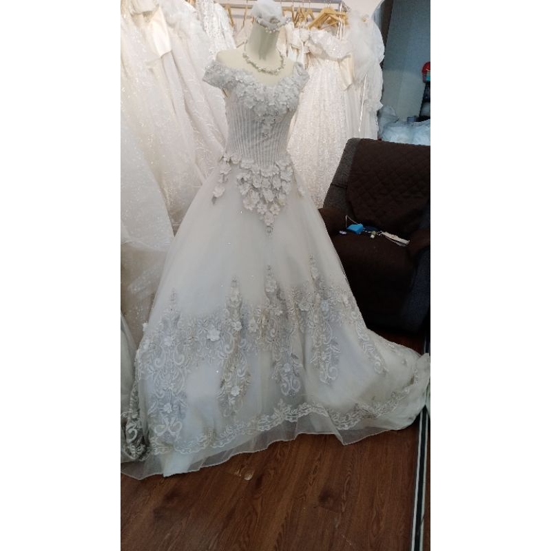 Jual gaun wedding/ gaun prewedd/ gaun mewah/ wedding gaun foto/ gaun ...