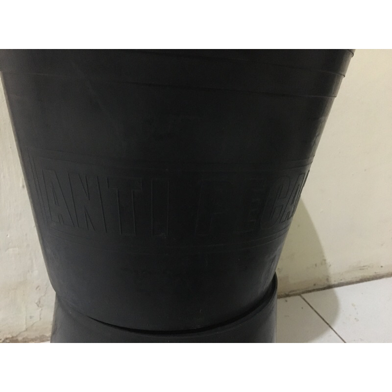 Jual ember hitam / ember 22 hitam / ember cor besar / ember air anti ...