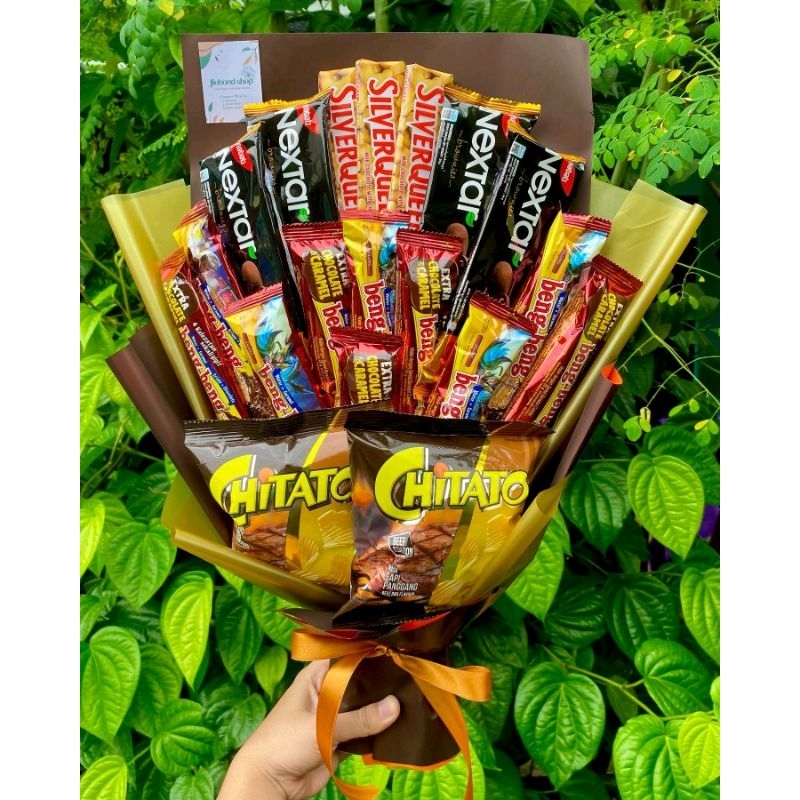 Jual BUKET SNACK PREMIUM SILVERQUEEN ELEGAN COKLAT GOLD KERTAS ...