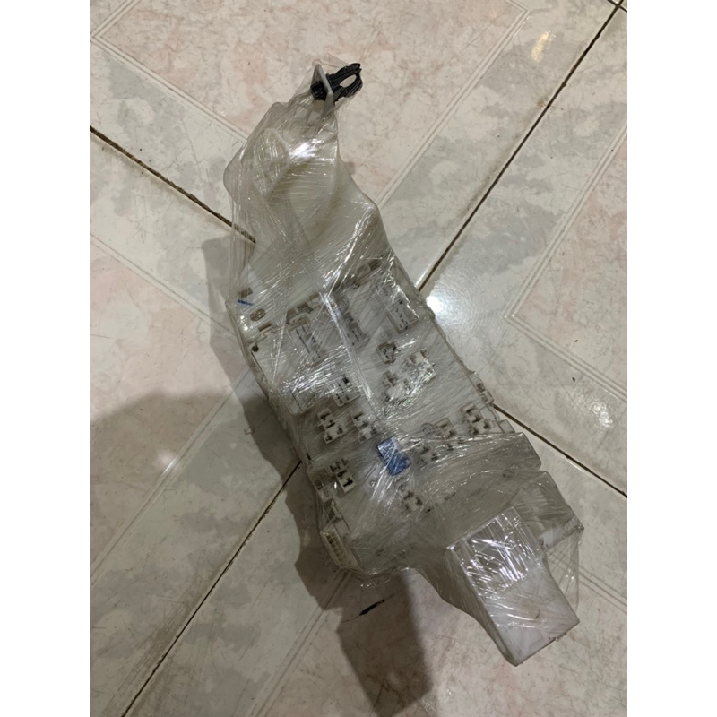 Jual box sekring pusat ertiga fuse box sekring ertiga L801-2845 | Shopee Indonesia