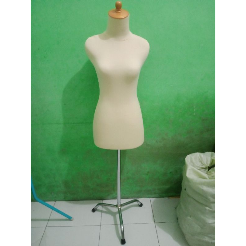 Jual Patung Manekin Cewek Lapis Kain + Kaki besi manekin | Shopee Indonesia