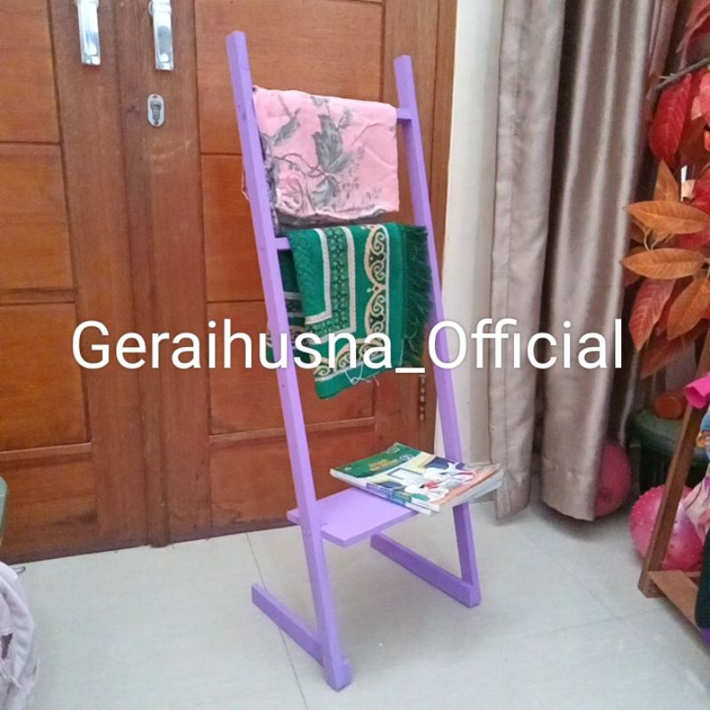 Jual rak tangga kayu bawah lebar hanger mukenah gantungan hijab sajadah ...