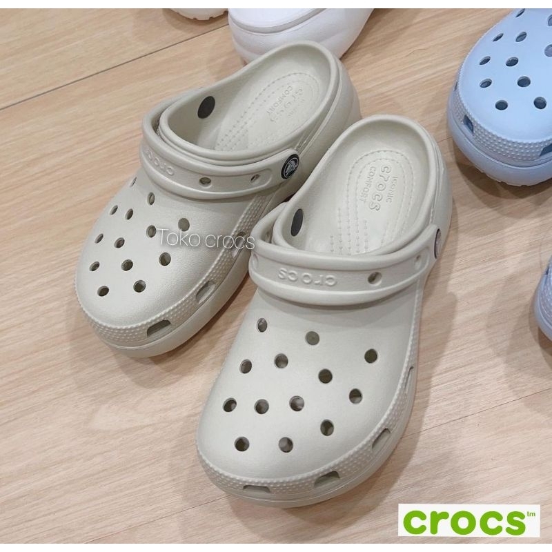 Jual Crocs Classic clog platform / Sandal wanita Crocs classic Platform ...