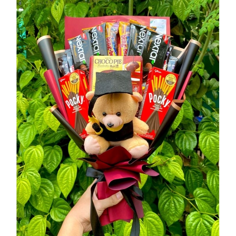 Jual BUKET SNACK PREMIUM CHOCOPAI BONEKA WISUDA ELEGAN MERAH HITAM ...