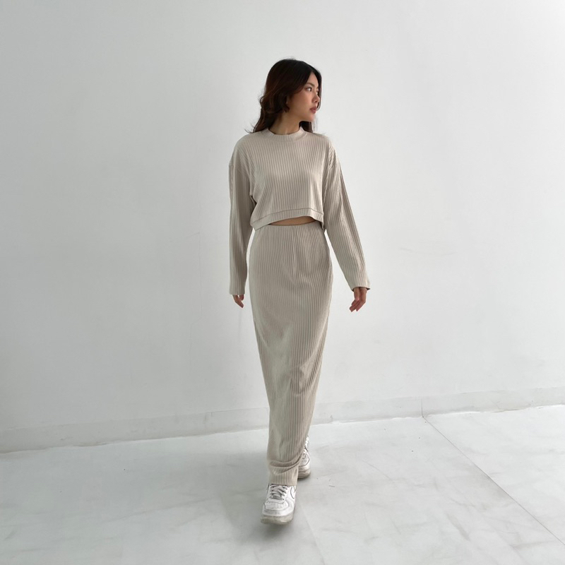 Jual BERLIN SET | Setelan Wanita Rok Panjang Ribbed Knit Set Sweater ...