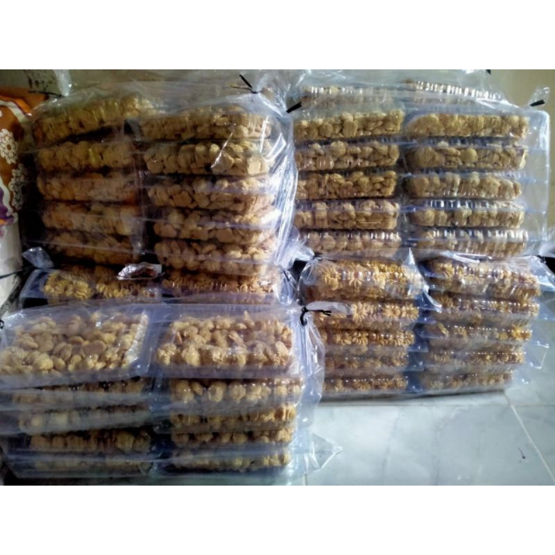 Jual kue kering, kue garut , roti garut asli renyah empuk 500g | Shopee ...
