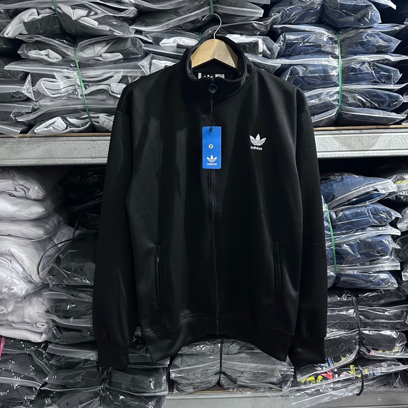 Jual jaket tracktop pria wanita adidas logo pull tag + lebal - jaket tracktop adidas | Shopee ...