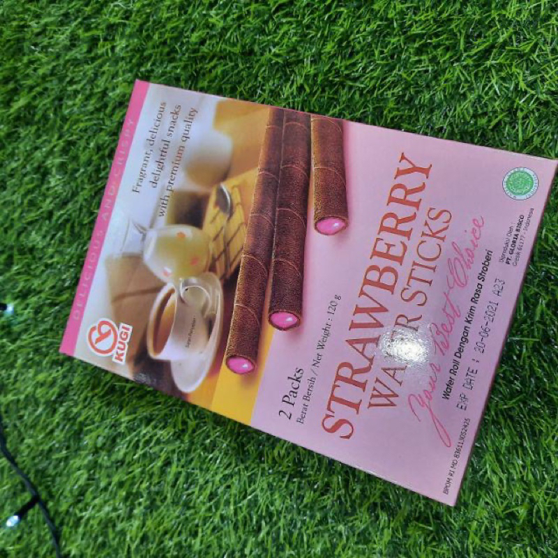 Jual Biskitop KUGI wafer roll stik 120gr / hampers / hajatan | Shopee ...