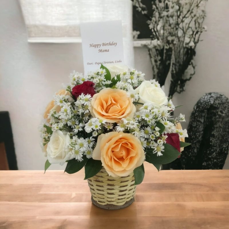 Jual Rangkaian bunga vas/bunga meja/bunga mawar fresh | Shopee Indonesia