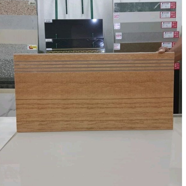 Jual granit tangga stepnose step nose 30x60 hitam cream kayu kw 1 harga ...