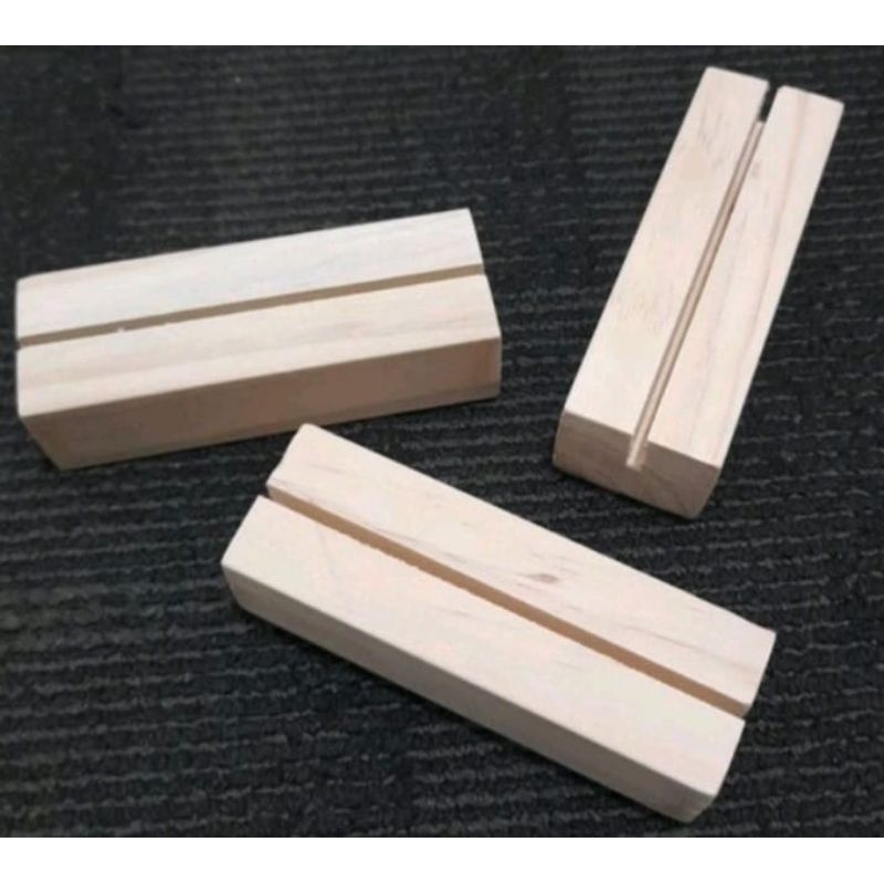 Jual stand kayu price tag dudukan kayu jati belanda tatakan nomor meja ...