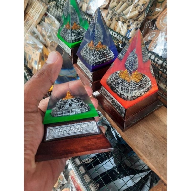 Jual MINIATUR CANDI BOROBUDUR MOTIF PIRAMIDA FIBER GLAS 7x7x10 | Shopee ...