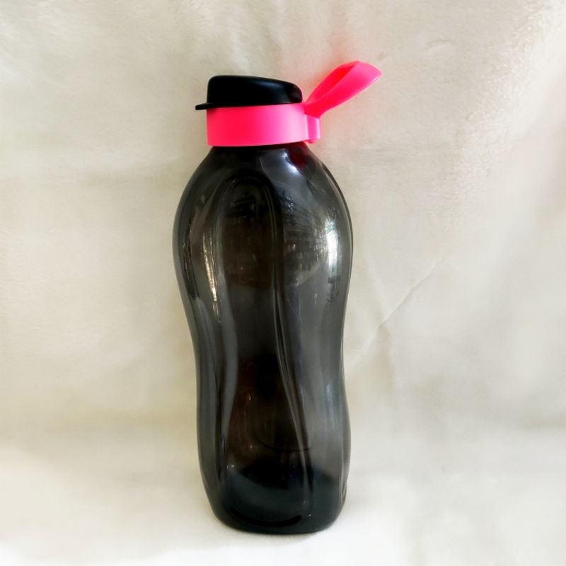 Jual Tupperware Eco Bottle 2L (1) with Handle HITAM | Shopee Indonesia