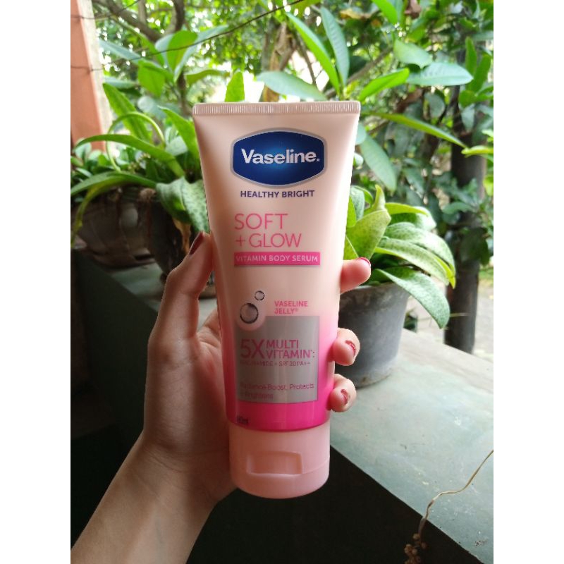 Jual VASELINE SOFT GLOW VITAMIN BODY SERUM 180ml | Shopee Indonesia