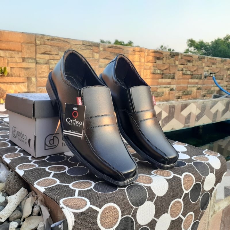 Jual sepatu fantopel hitam pria dewasa terbaru 100% original premium ...