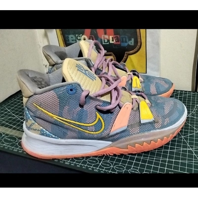 Jual Sepatu Basket Kyrie (second pemakaian) | Shopee Indonesia