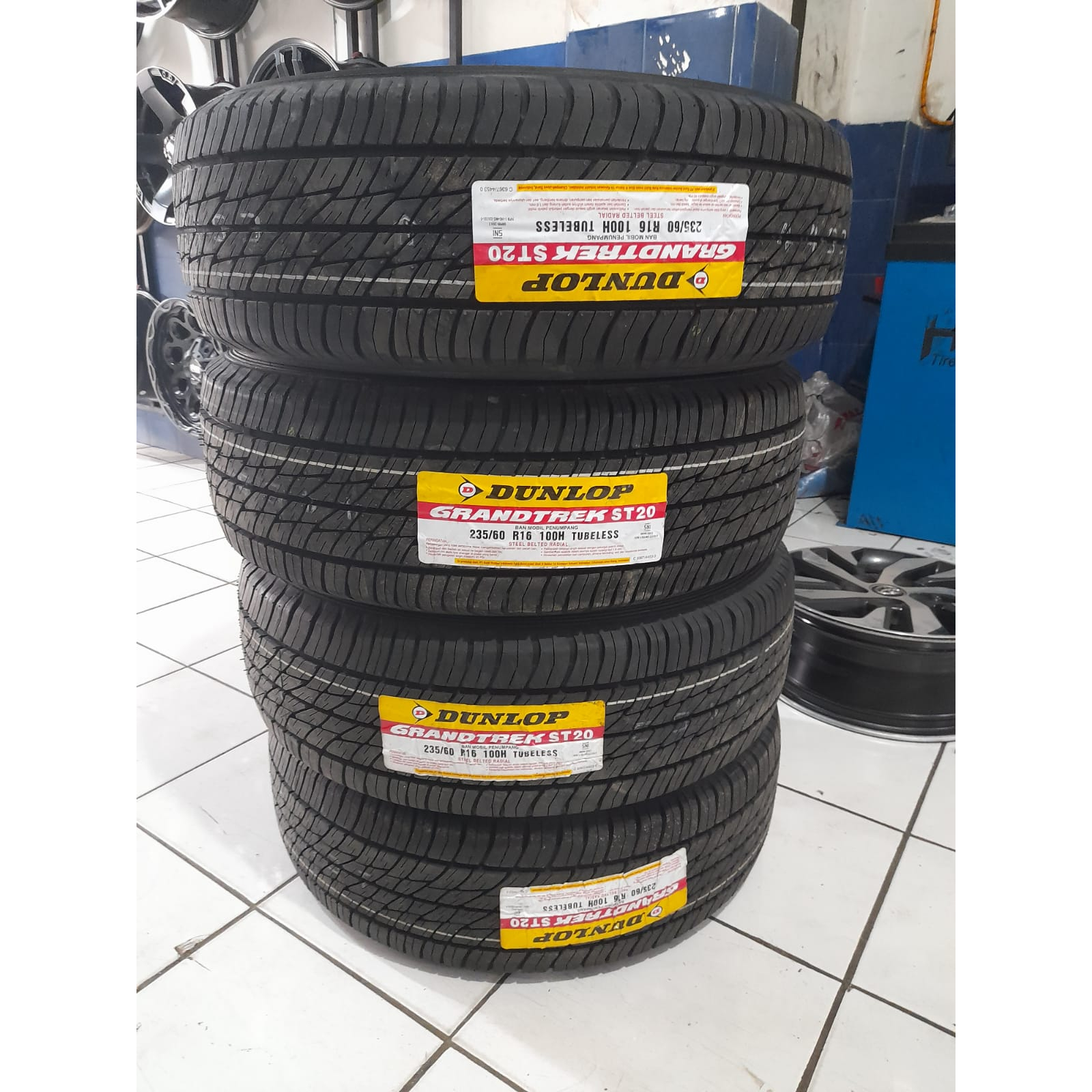 Jual BAN MOBIL TUBLES PALING MURAH MERK DUNLOP GRANDTREK ST20 UKURAN ...