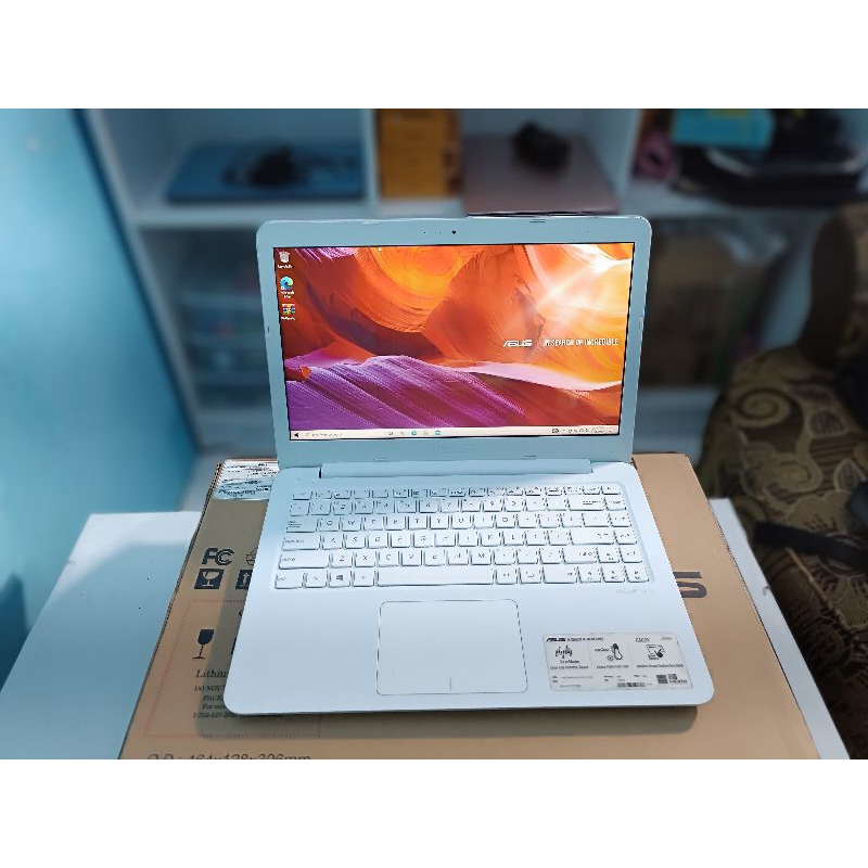 Jual Laptop Asus E402y Ram 4 GB Hardik 1 TB | Shopee Indonesia