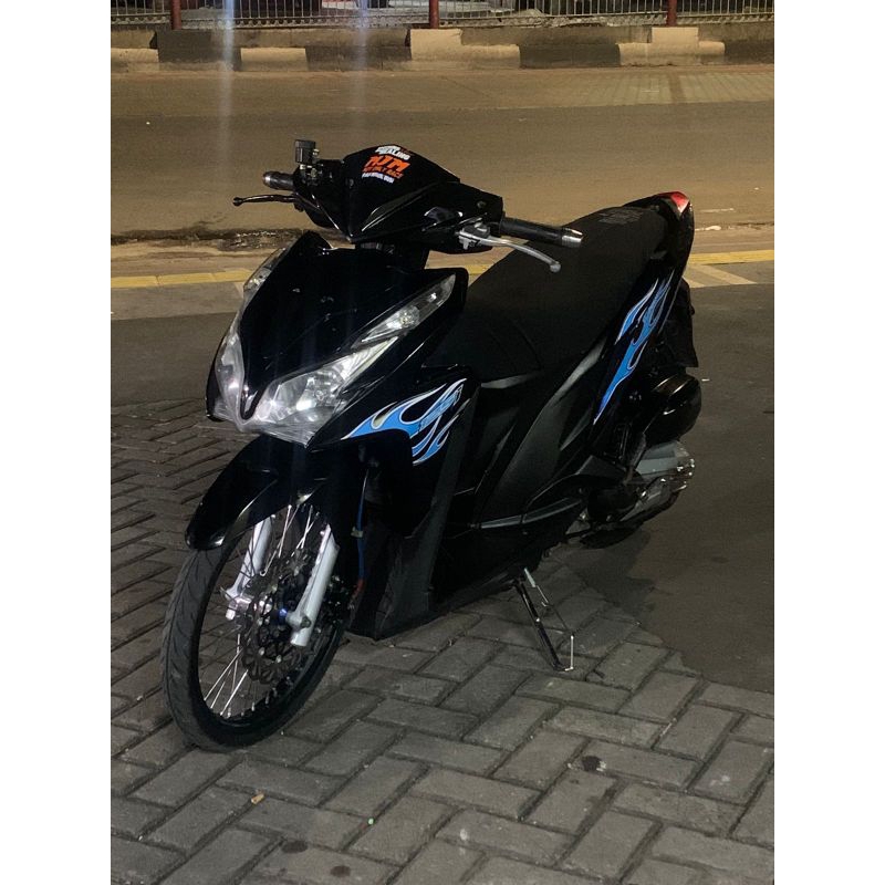 Jual striping sticker vario old bohlam 125 motif api transparan custame ...