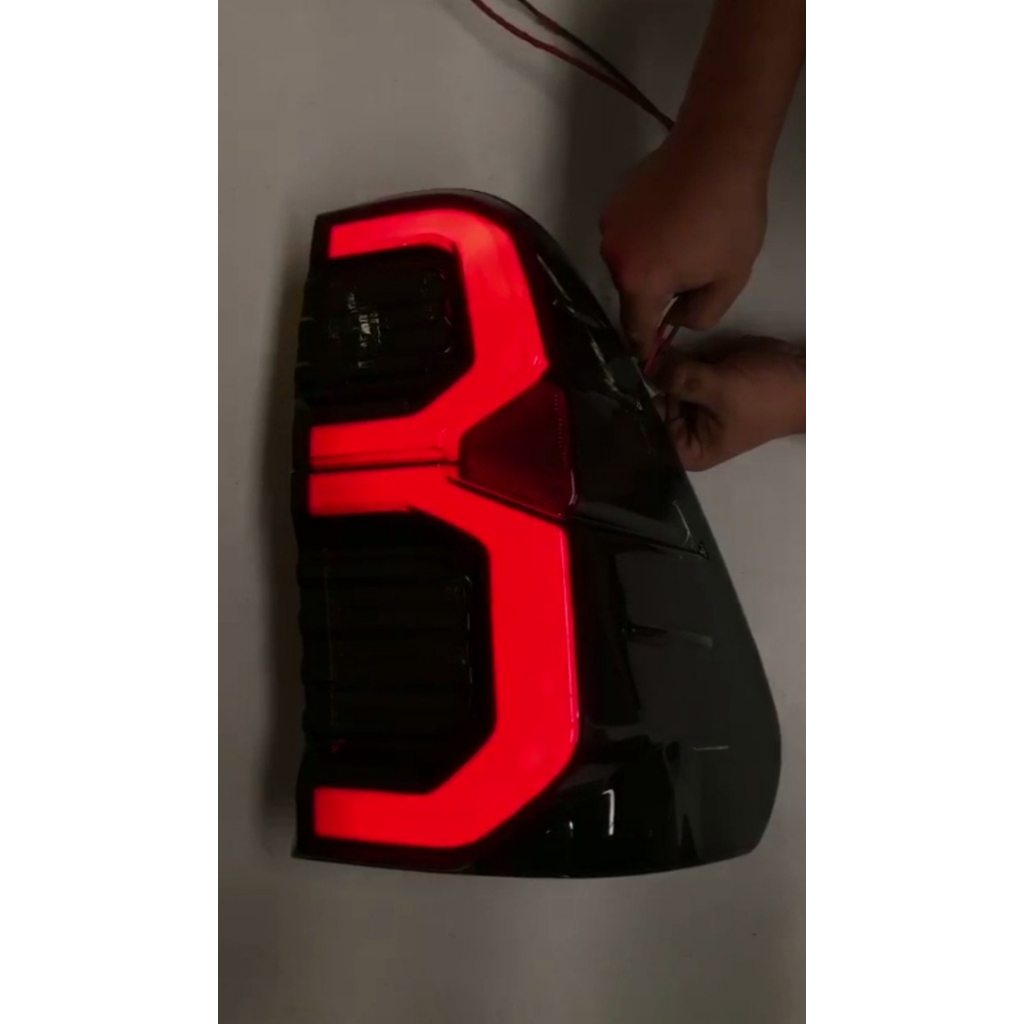 Jual Stop Lamp Belakang Toyota All New Hilux LED Smoke | Shopee Indonesia