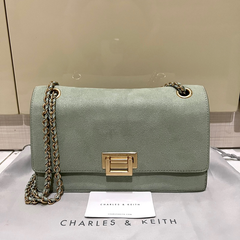 Jual Tas Charles and Keith Preloved Original / Textured Chain Handle ...
