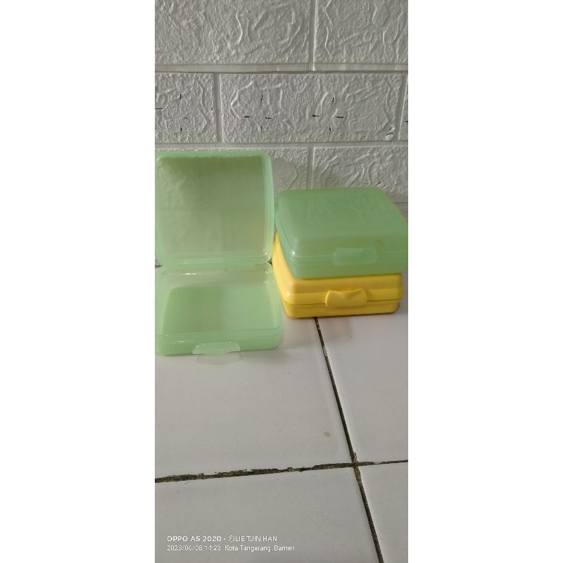 Jual KOTAK ROTI/ SANDWICH KEEPER/ KOTAK BEKAL MAKAN ANAK TUPPERWARE ...