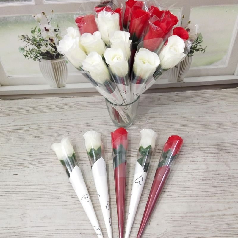 Jual Buket bunga flower mawar merah / mawar putih single tangkai ...