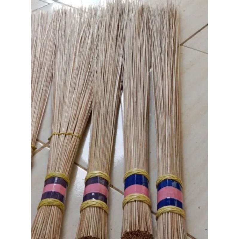 Jual sapu lidi / Alat keberesihan sapu lidi (Harga grosir ) | Shopee ...