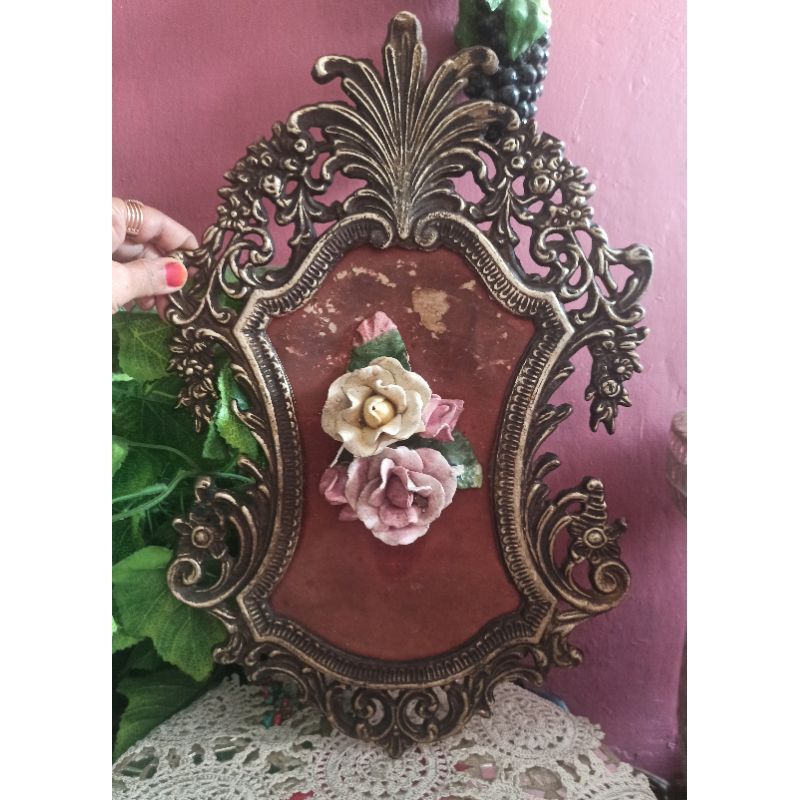 Jual Bingkai Antik Italy Capodimonte minus di Keramik dan beludru merah ...