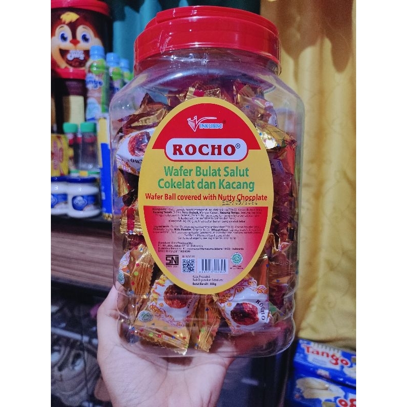 Jual Rocho wafer bulat salut lapis coklat dan kacang isi 50 sachet ...