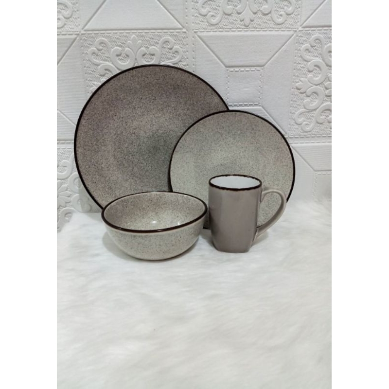 Jual Piring Makan Keramik Cantik Set Motif Pedra Rocha Ori Hapita 4 Pcs ...