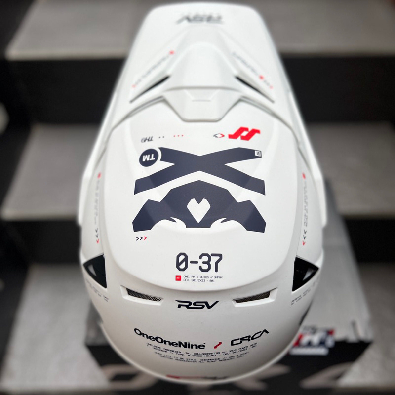 Jual HELM ONEONENINE TH9 MARK II - WHITE NAVY MATTE | Shopee Indonesia