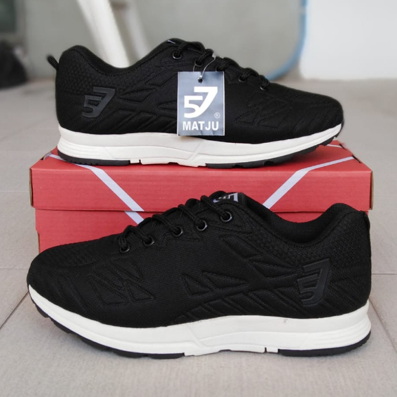 Jual NEW PRODUK SEPATU CASUAL SNEAKERS HITAM SOL PUTIH / SEPATU SEKOLAH HITAM POLOS / SEPATU ...