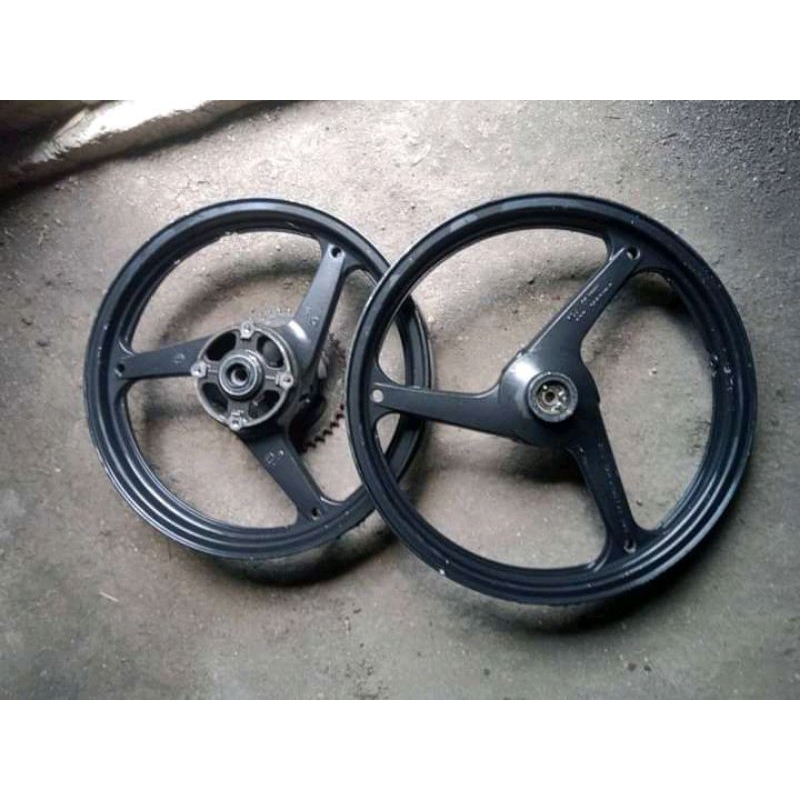 Jual velg set original copotan Tiger Revo ring 18/velg cw original ... Jual velg set original copotan Tiger Revo ring 18/velg cw original ...