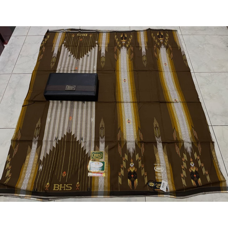 Jual SARUNG BHS SGC GOLD FULL SUTRA (JAHIT TENGAH, FULL SET) | Shopee ...