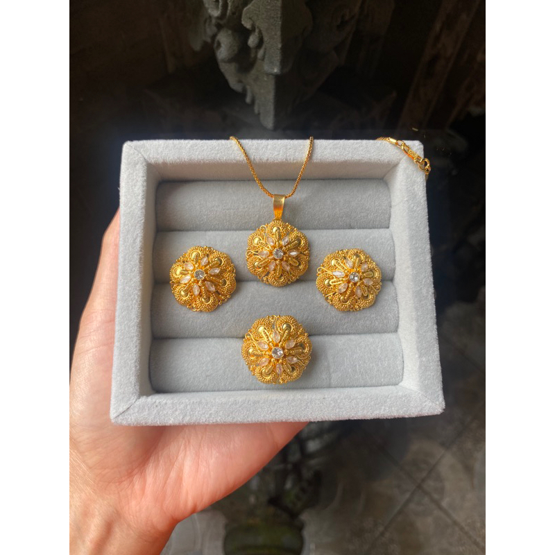 Jual Set Bunga Big Tembaga (Giwang Tusuk Skrup Biasa) | Shopee Indonesia