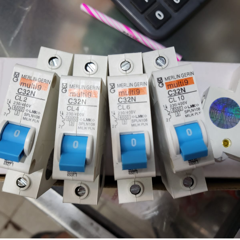 Jual MCB merlin gerin 2a 4a 6a 10a 16a 20a 32a 25a 40a kualitas bagus | Shopee Indonesia