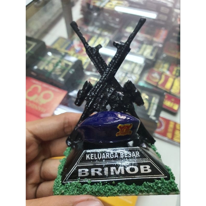 Jual Miniatur Baret Brimob Tembak | Patung miniatur mobil Army Senjata ...